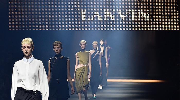 Lanvin-ы удирдлага ажилтнуудынхаа хохирлыг барагдуулах үүрэгтэй боллоо | Buro 24/7